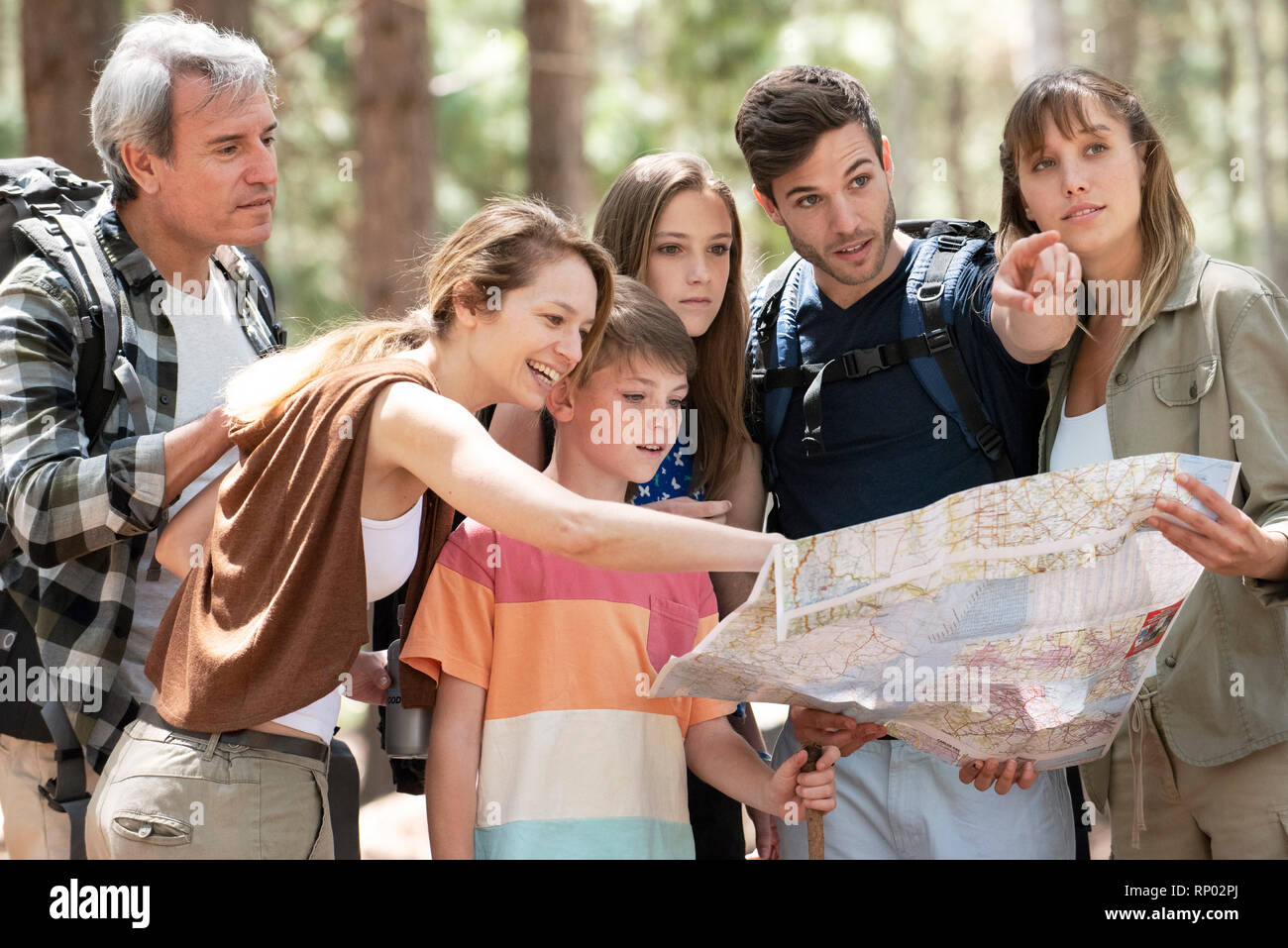 Family pointing at map hi-res stock photography and images - Alamy