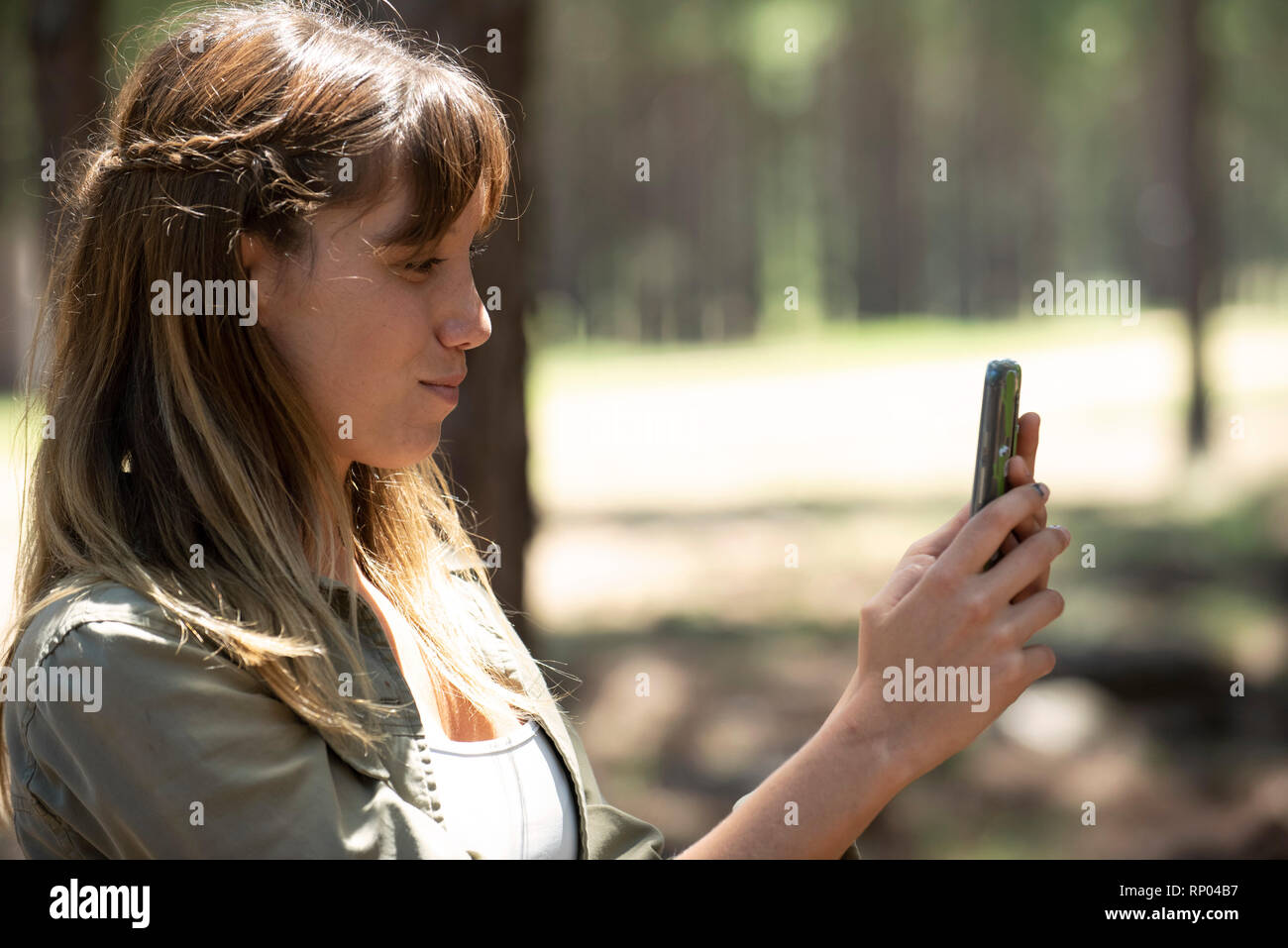Photographing with smart phone hi-res stock photography and images - Alamy