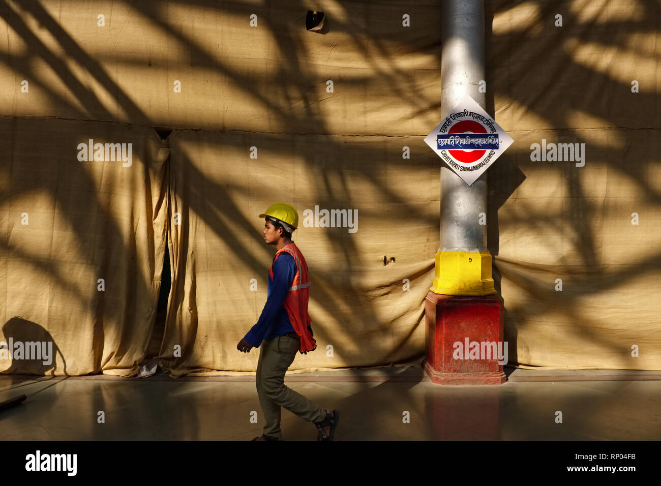 Railway Worker India Stock Photos & Railway Worker India Stock Images ...