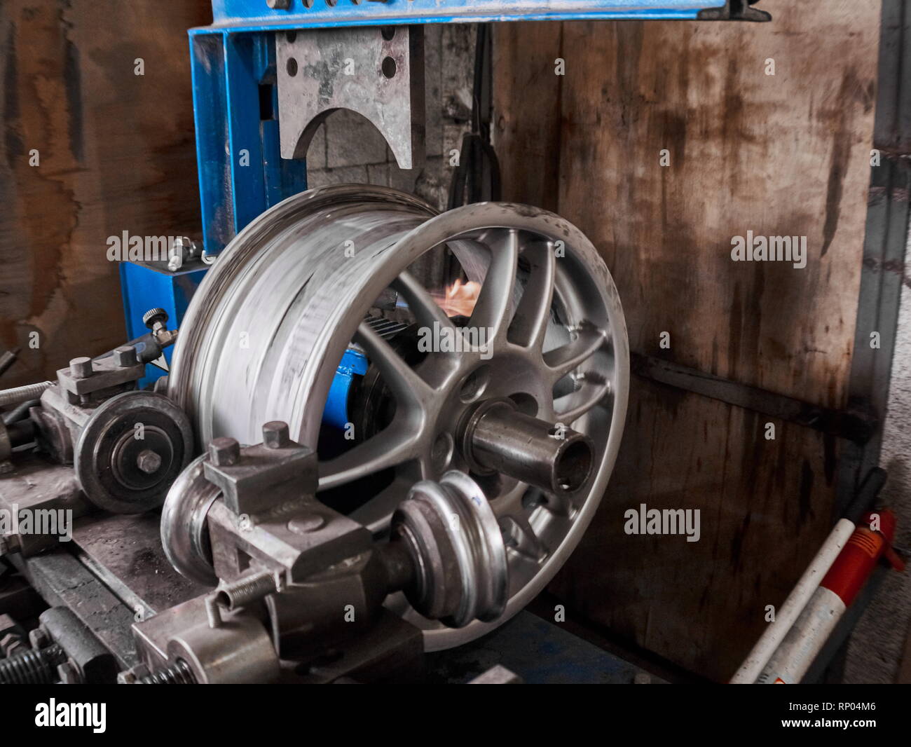 Welding alloy rim. Repair damaged alloy wheels Stock Photo - Alamy