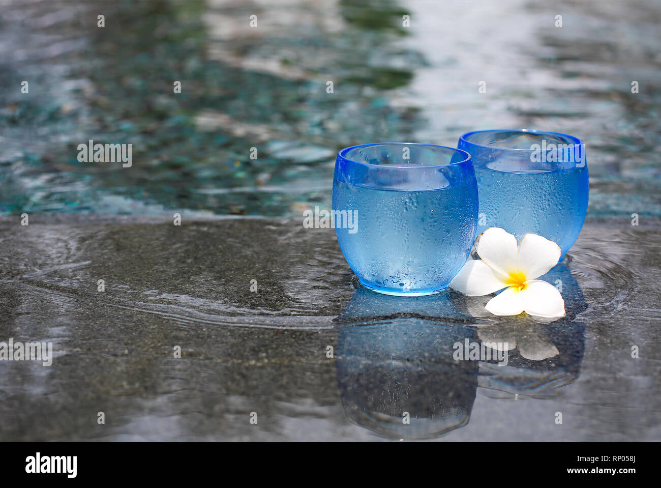 Infinity table hi-res stock photography and images - Alamy