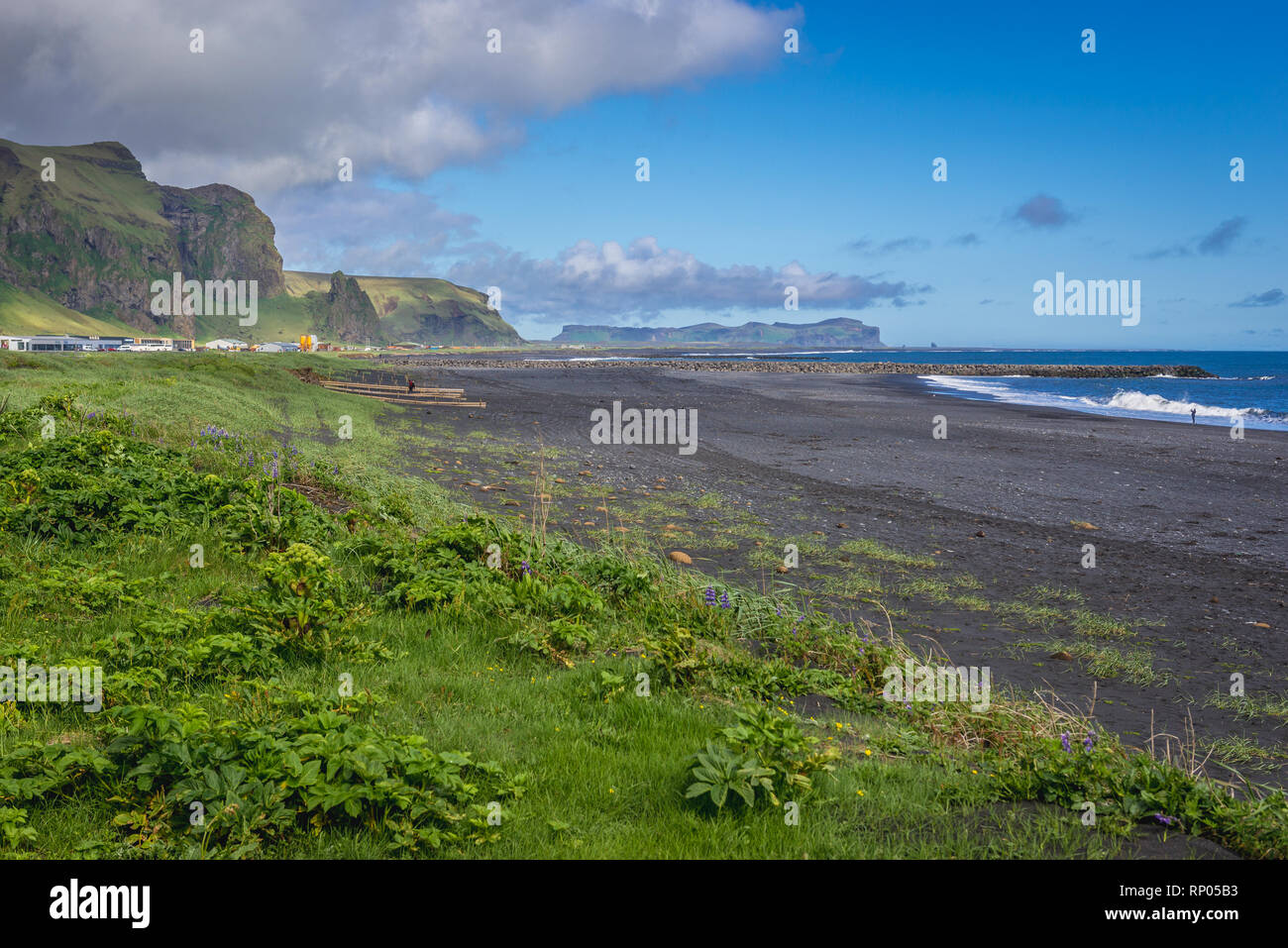 Icelandic coastline vik beach hi-res stock photography and images - Alamy