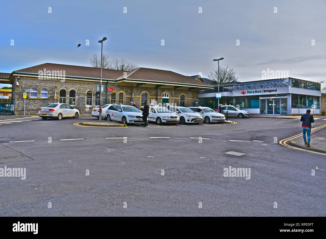 Paddington station taxi rank hi-res stock photography and images - Alamy