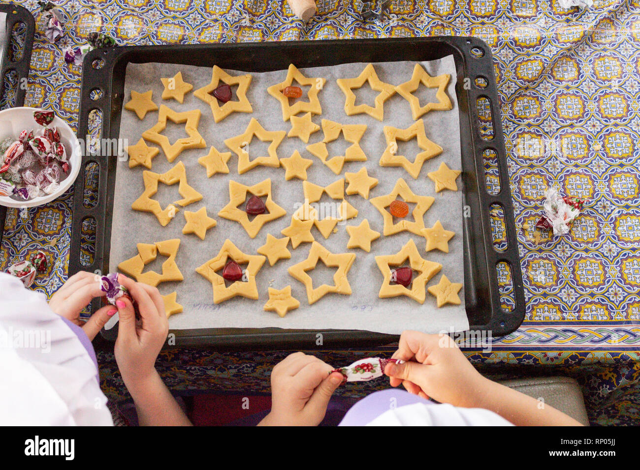 Children learn to cook cookies in the form of an asterisk. Fitness club ...