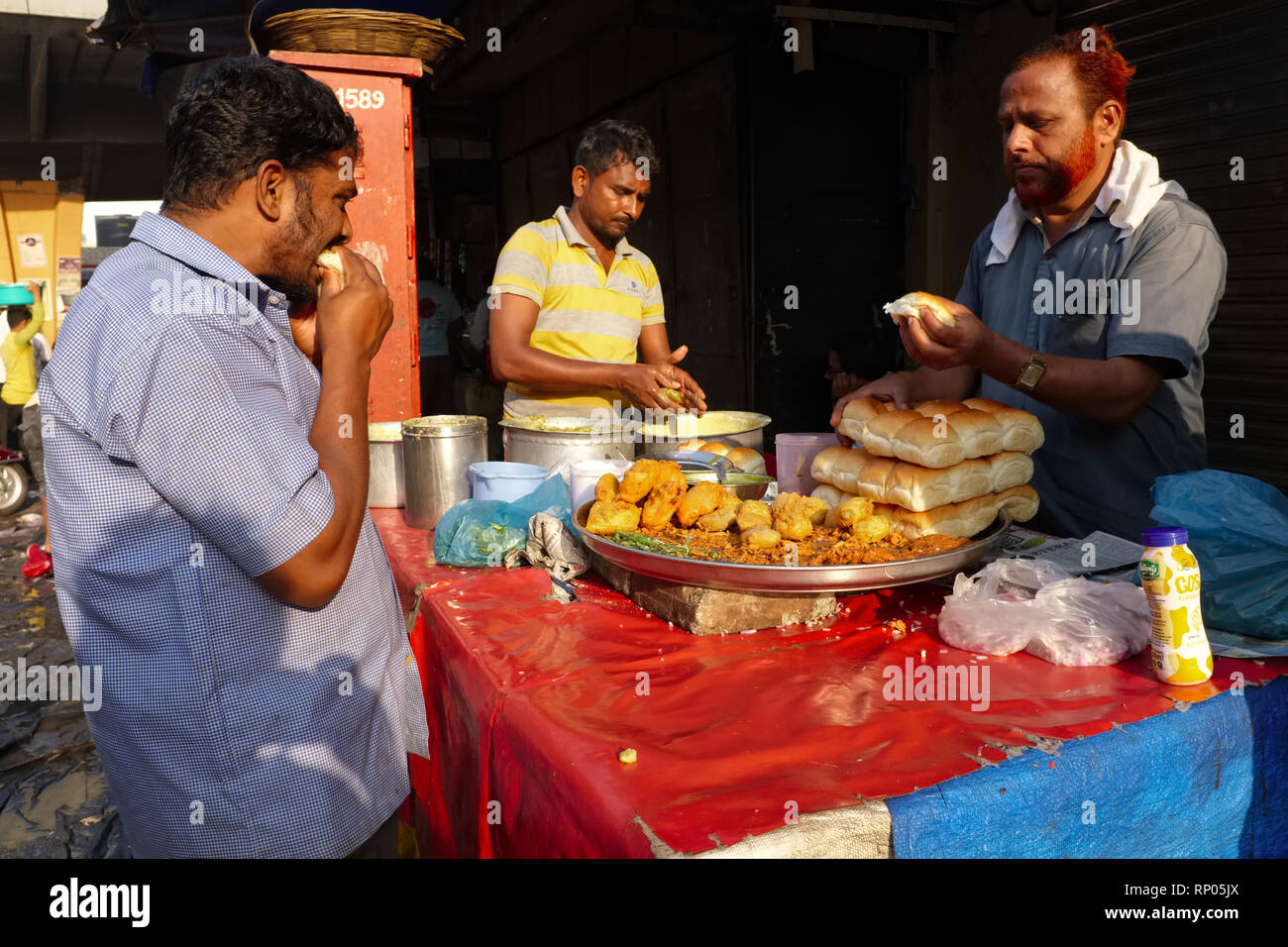 Vada pav and india hi-res stock photography and images - Alamy