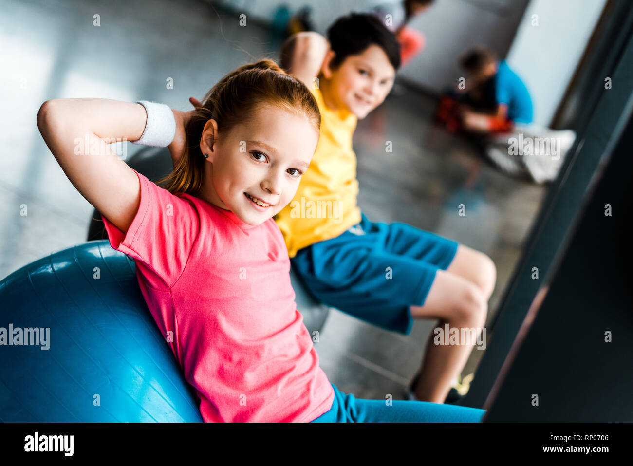 Fitness girl doing abs hi-res stock photography and images - Alamy