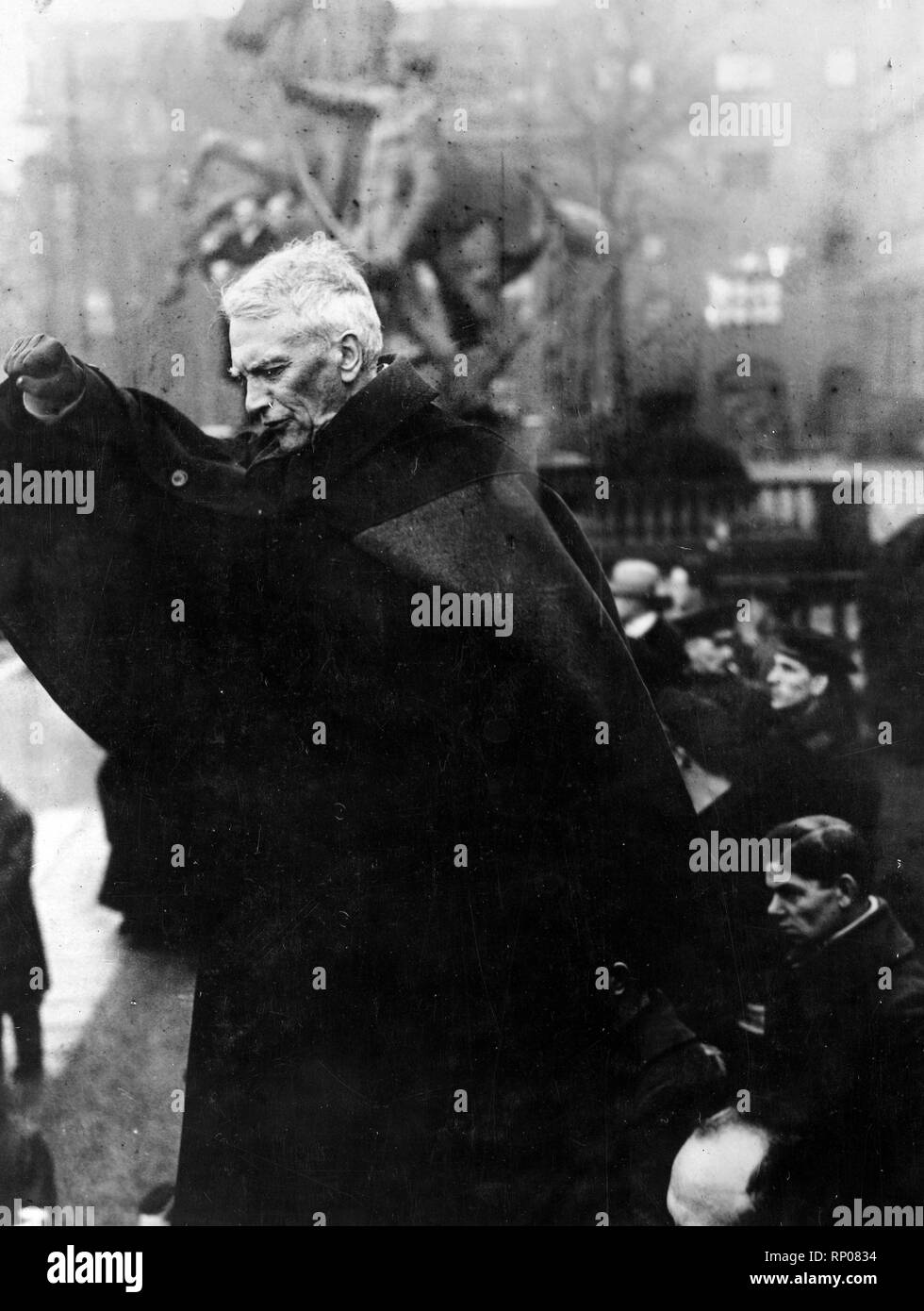 Talking to crowd hi-res stock photography and images - Alamy