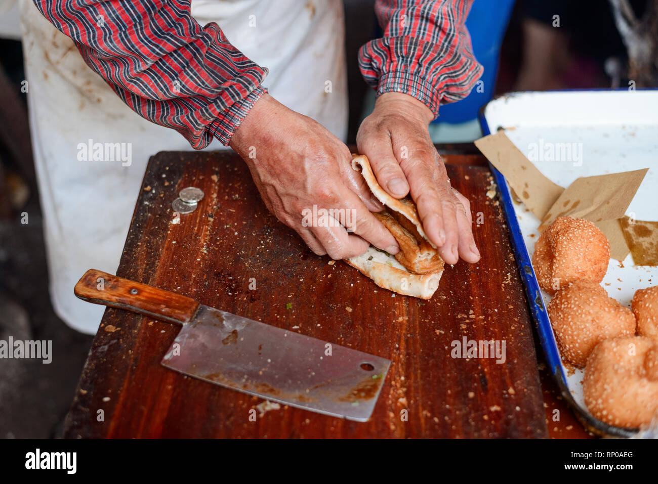 Chinese street vendor baking pastries Stock Photo - Alamy