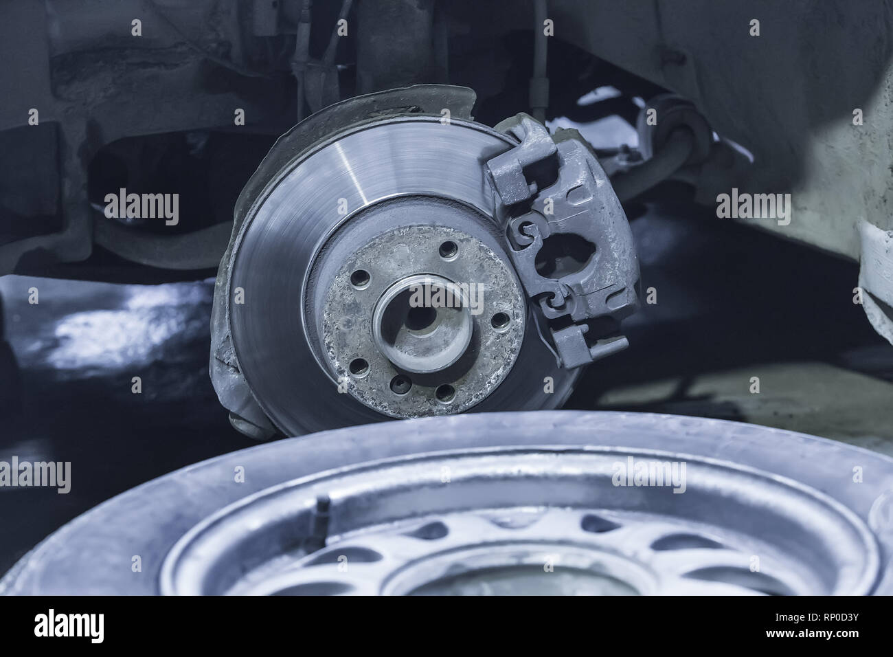 Car without wheels hi-res stock photography and images - Alamy