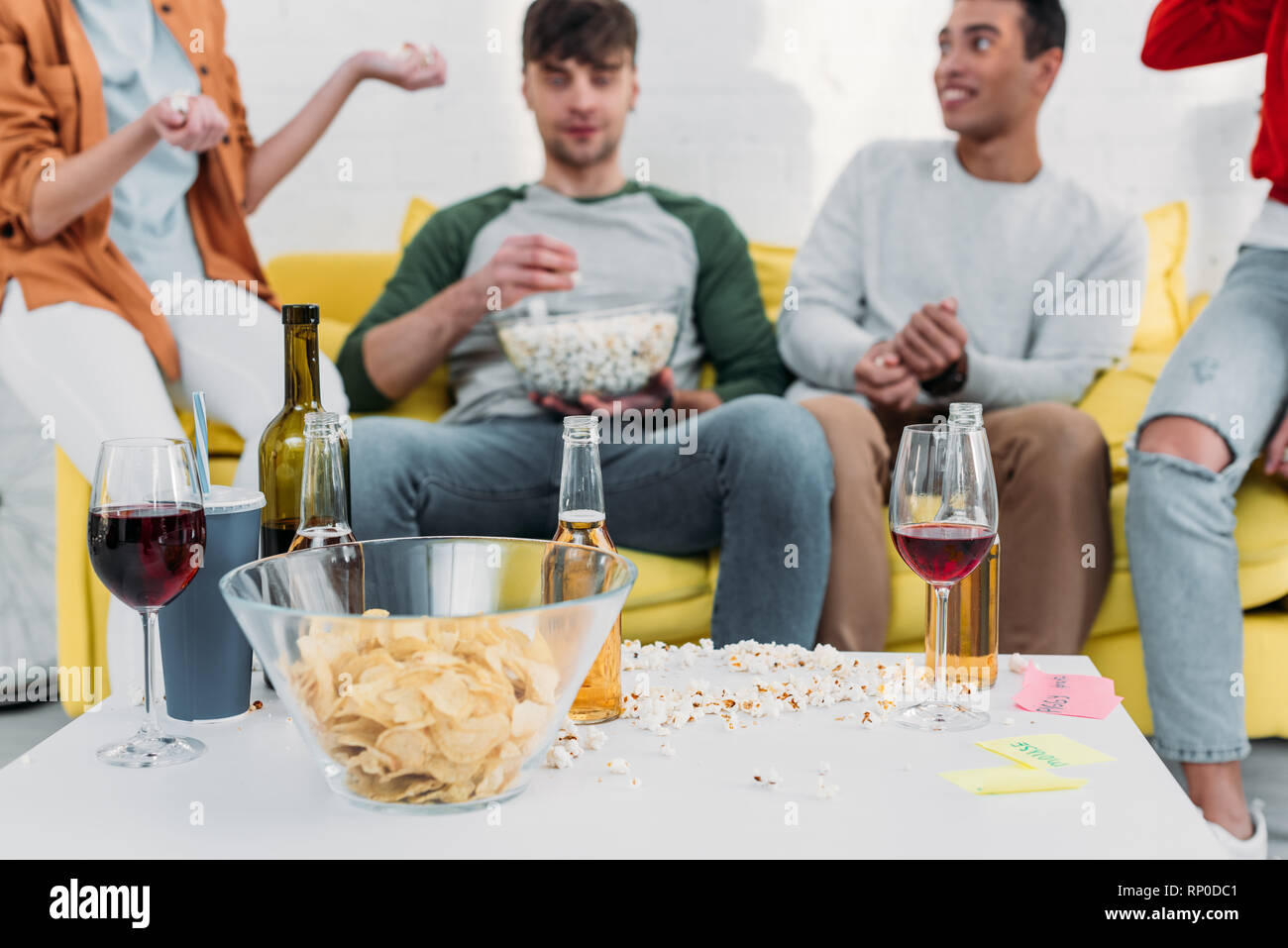 Enjoying snacks and drinks hi-res stock photography and images - Alamy