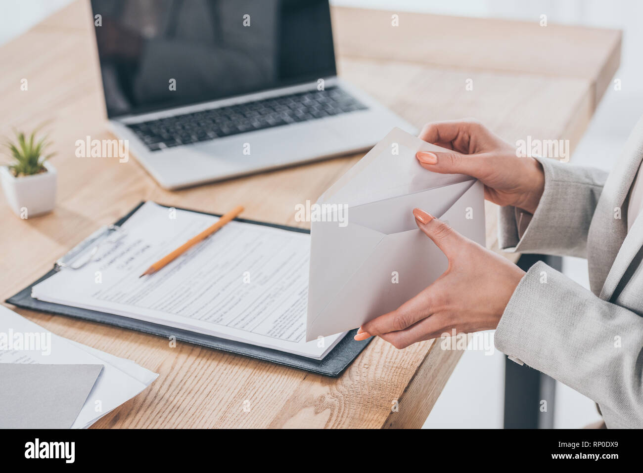 Open workspace hi-res stock photography and images - Alamy