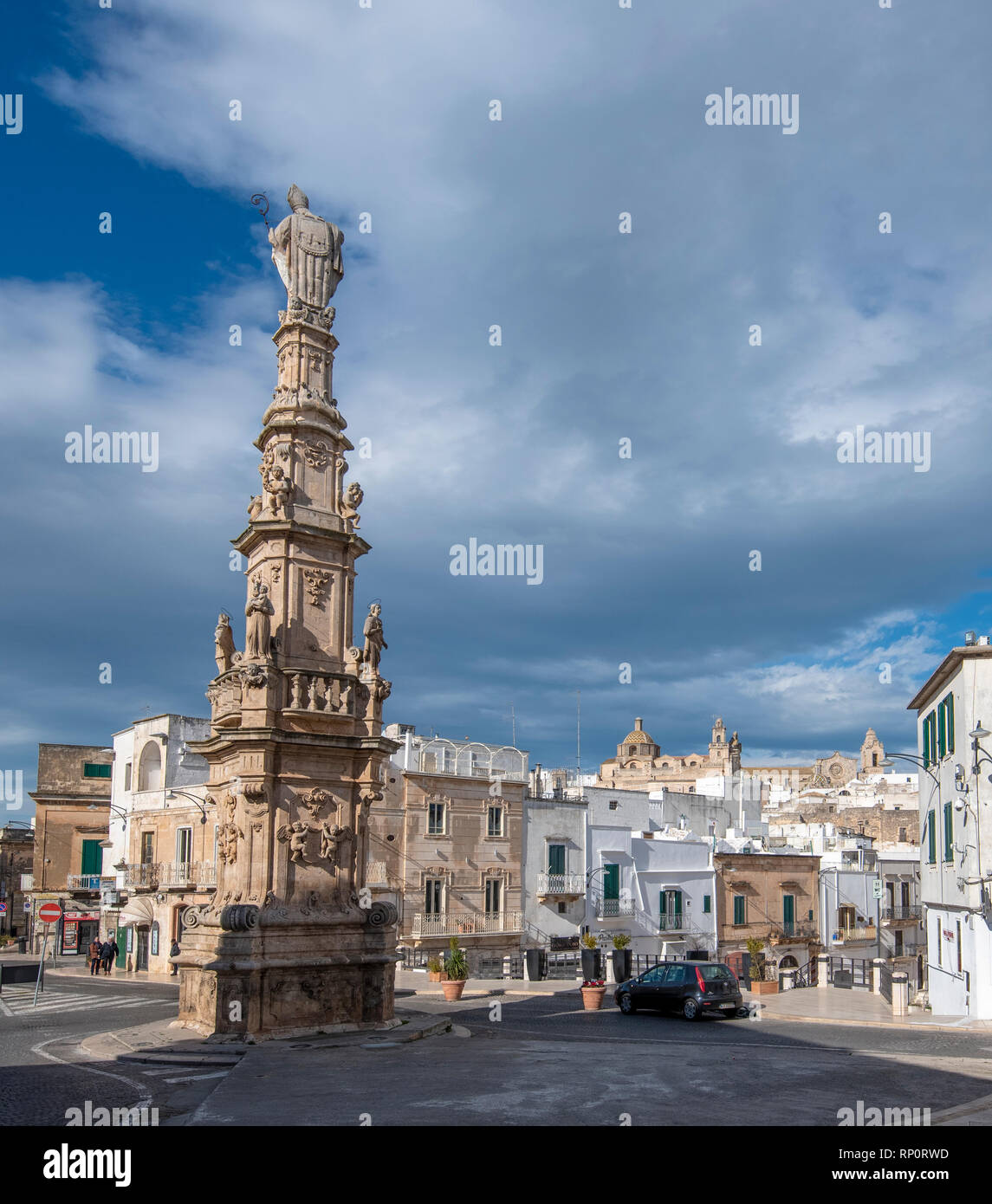 Obelisco Sant'Oronzo obelisk ( Colonna di Sant'Oronzo ) in main square ...