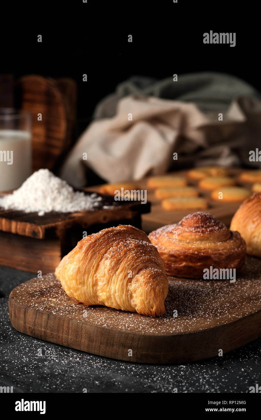 Cakes fresh out oven hi-res stock photography and images - Alamy