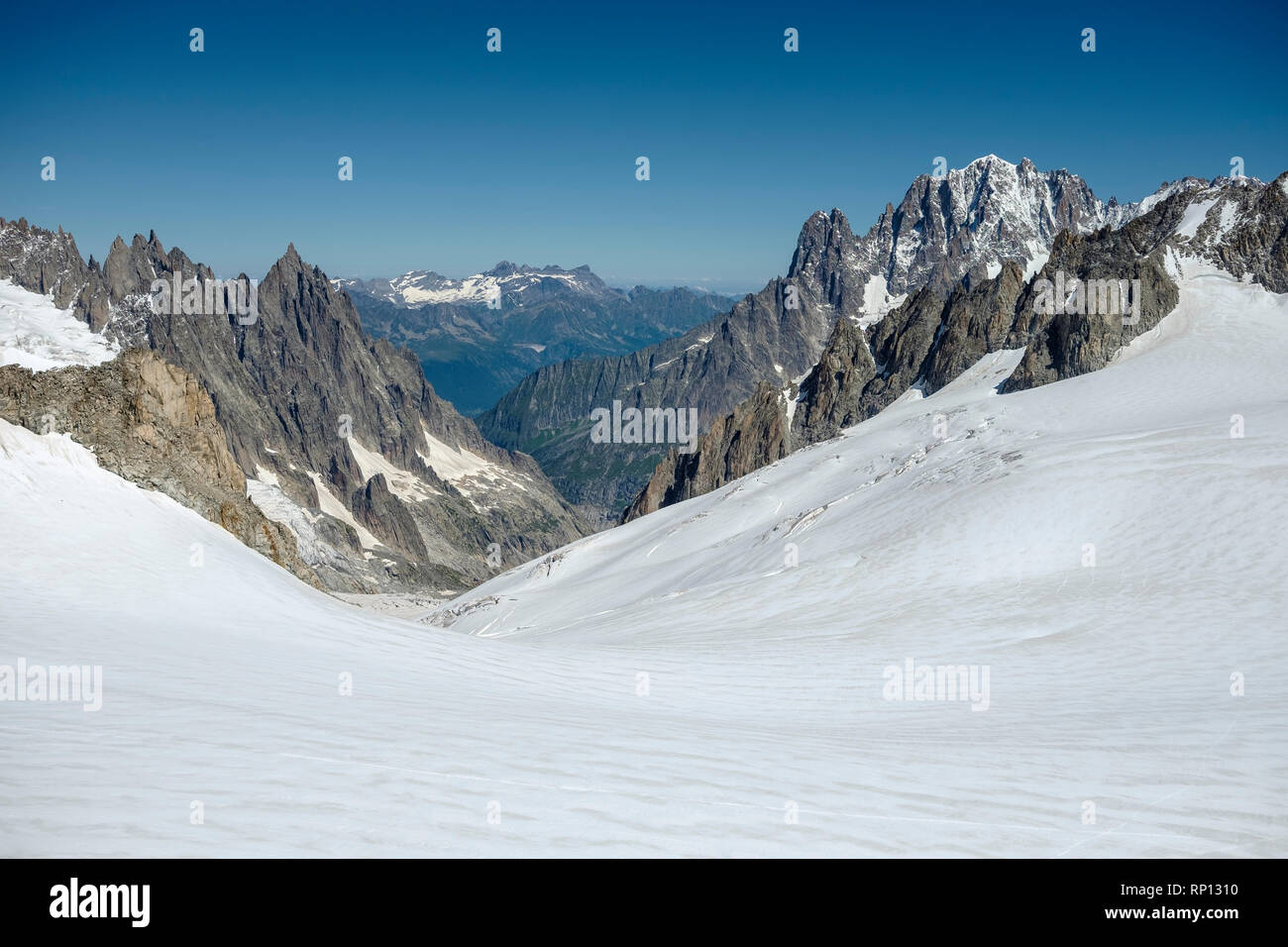Mont blanc italy ski hi-res stock photography and images - Alamy