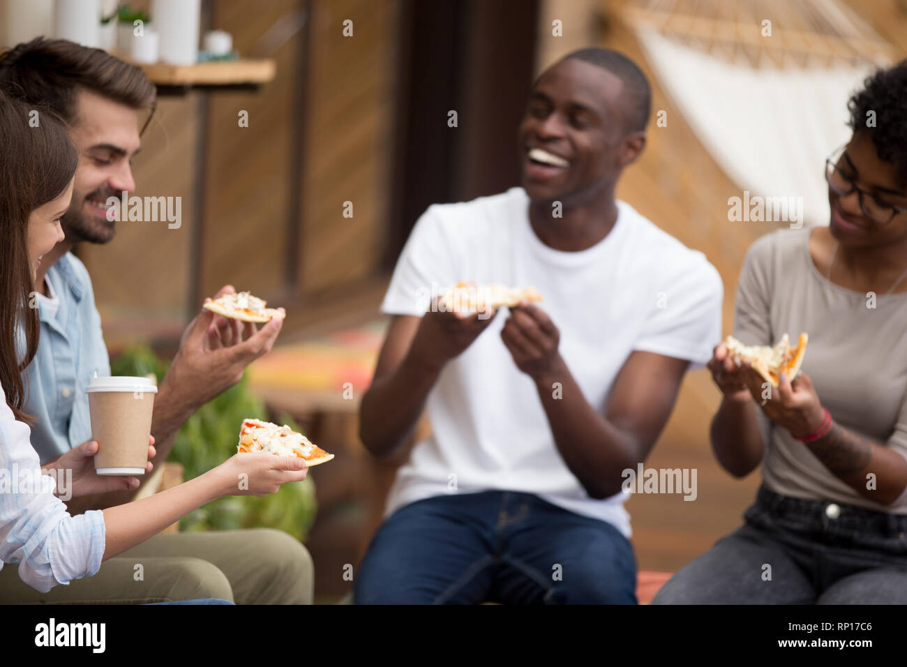 Students eating fast food hi-res stock photography and images - Alamy