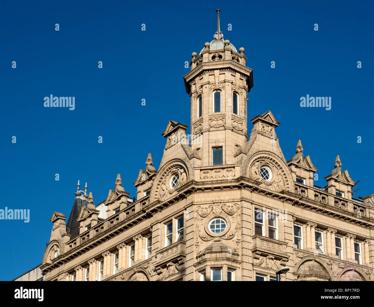 Building currently Yorkshire Building Society at the corner of Briggate ...