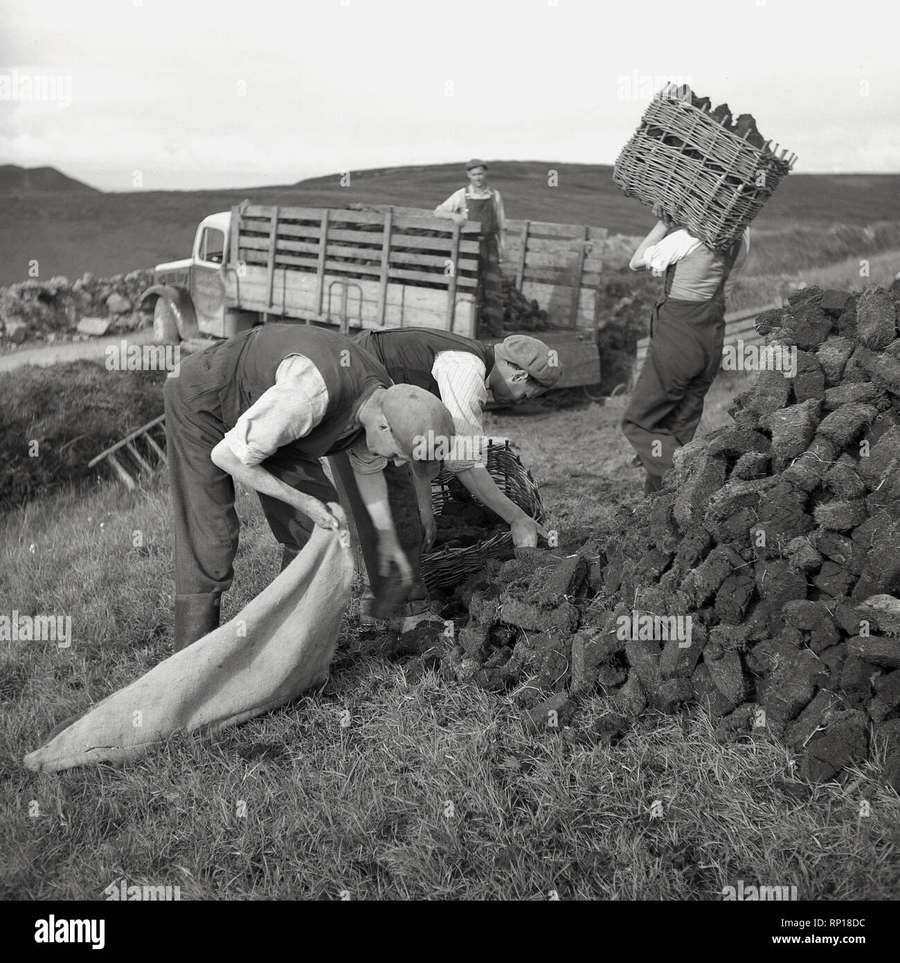 Ireland rural 1950s hi-res stock photography and images - Alamy