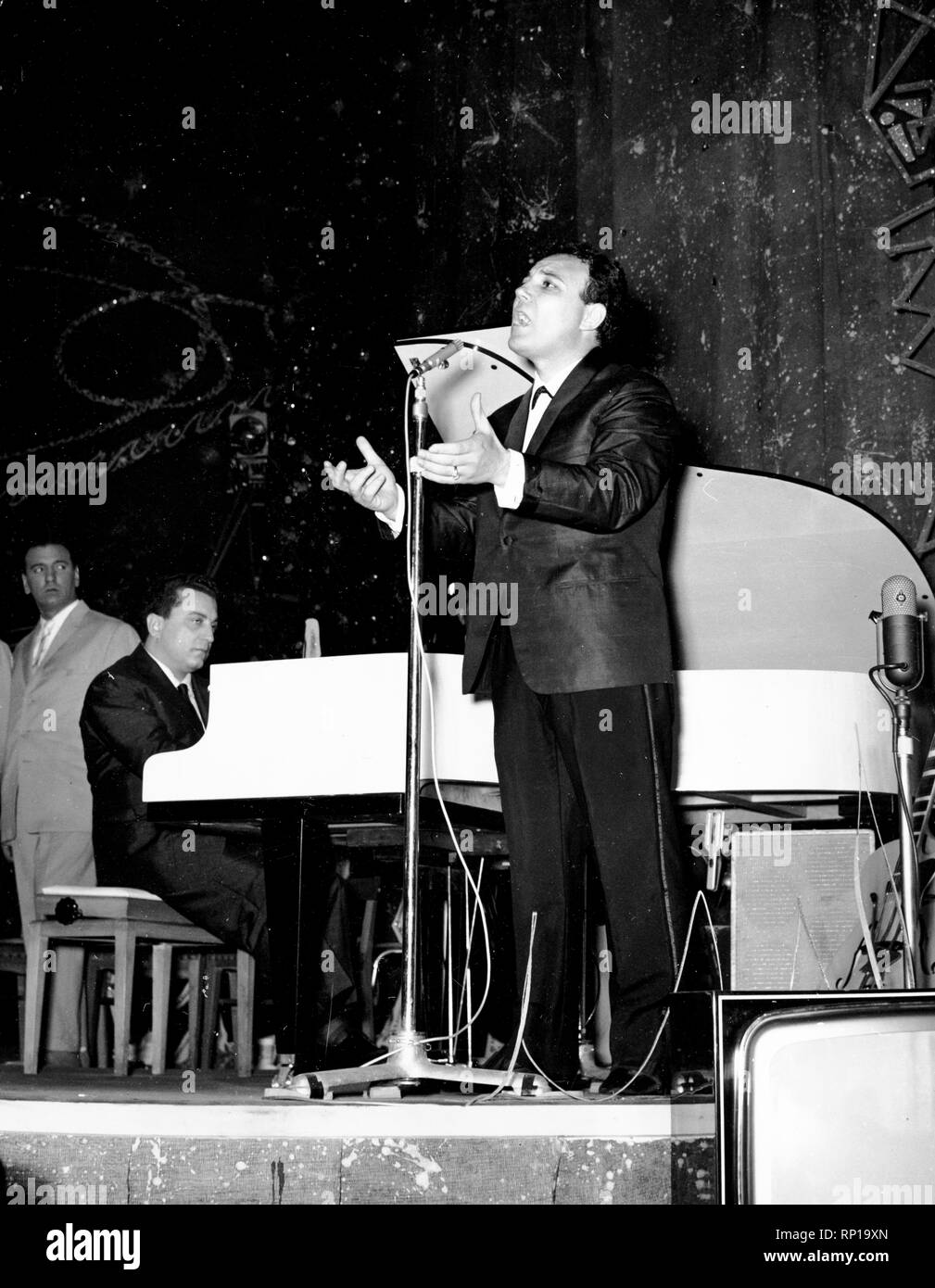 Italian singers claudio villa hi-res stock photography and images - Alamy