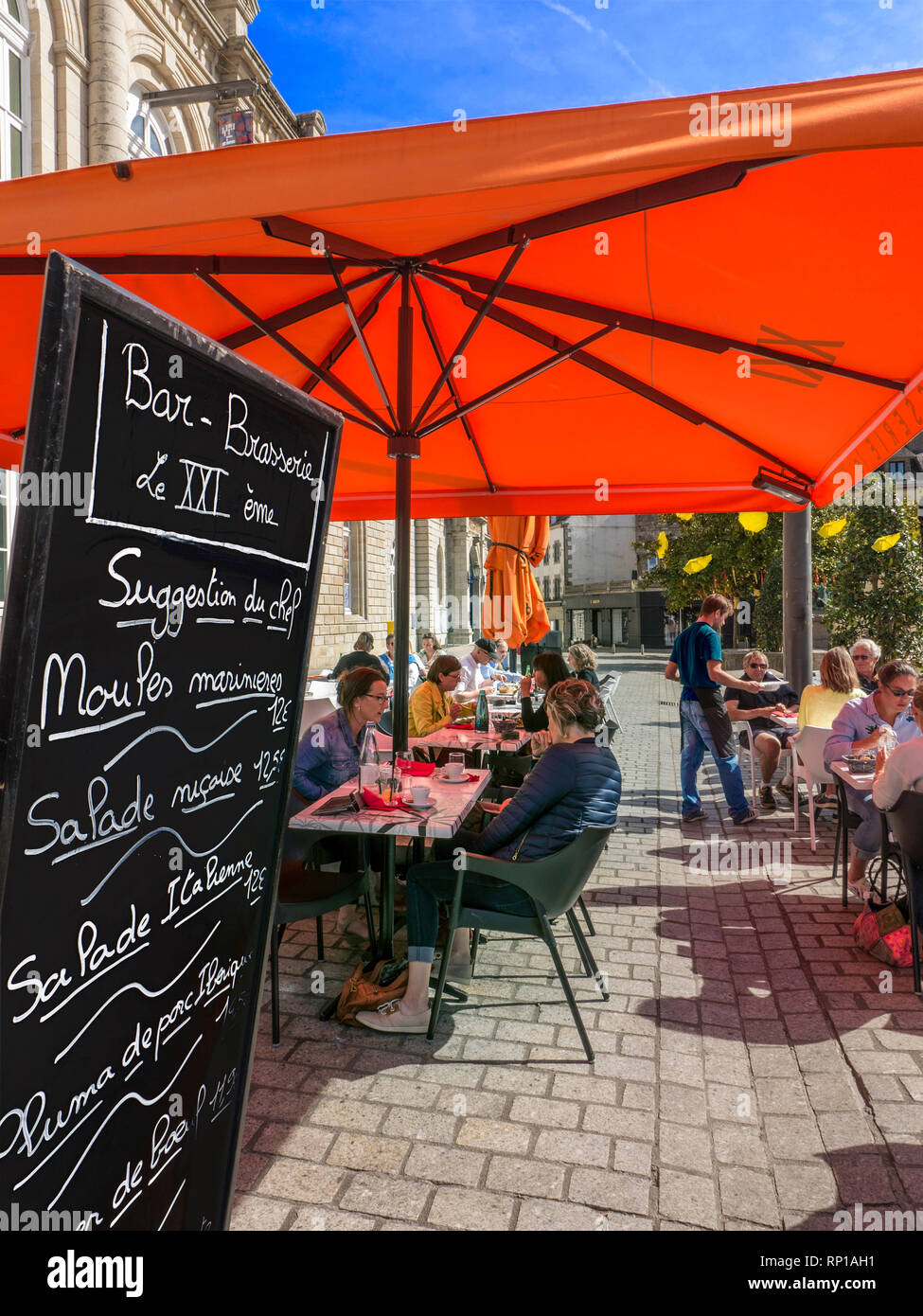 Brittany france restaurant alfresco dining hi-res stock photography and ...