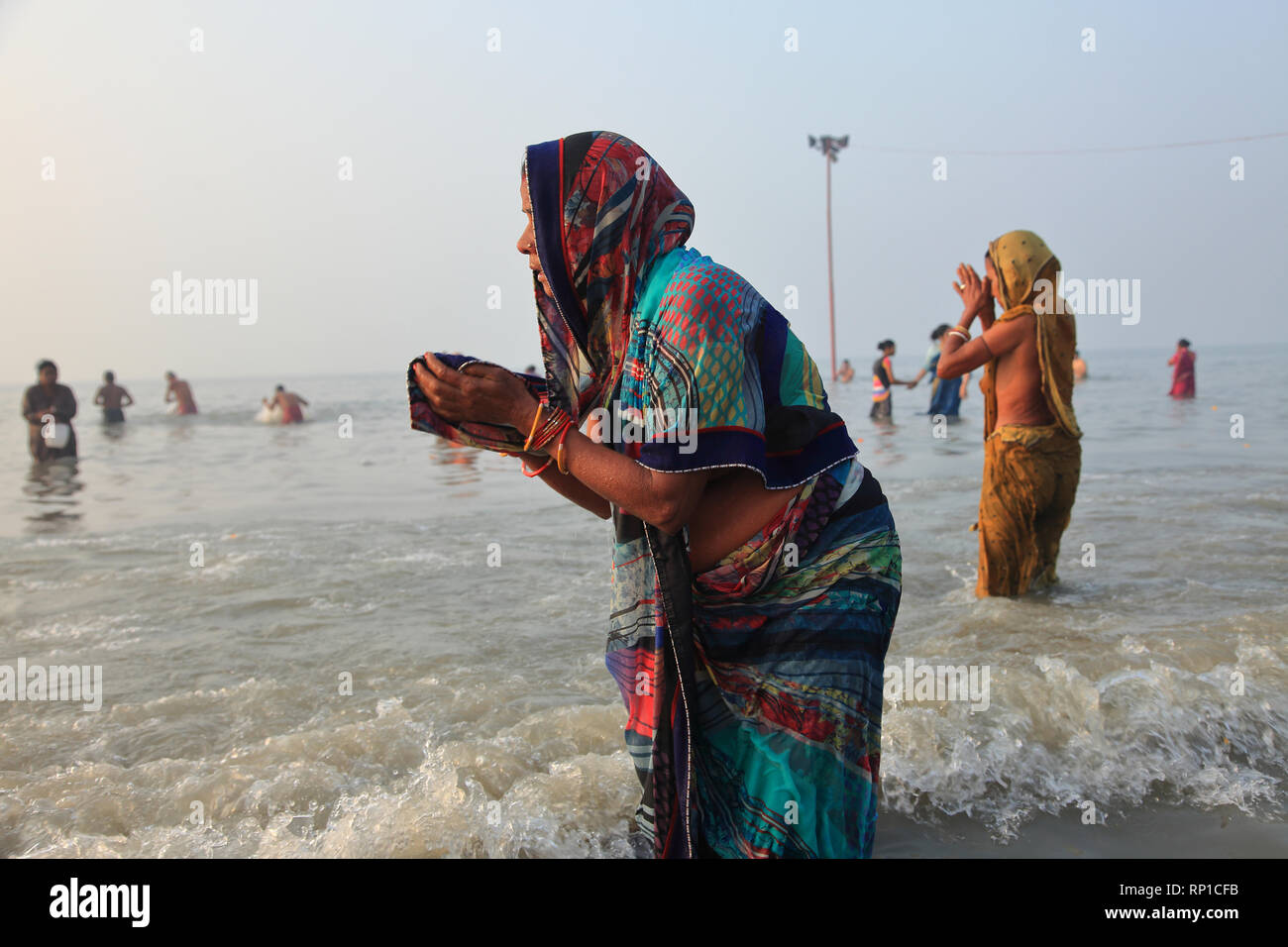 Hindu pilgrims gathered to take bath in the Ganges on the day of 'Makar ...