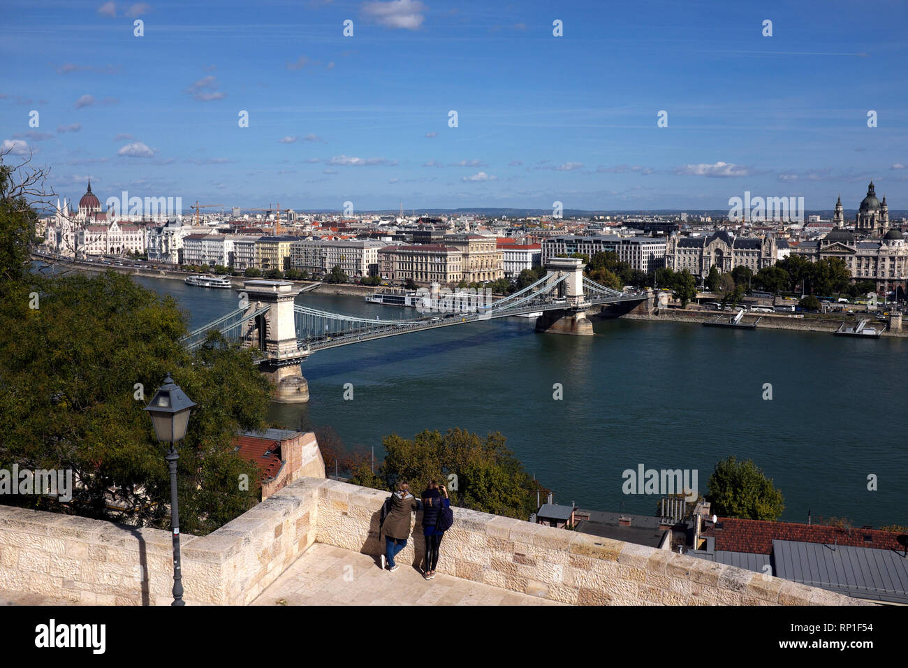 The Széchenyi Chain Bridge over the River Danube, Budapest, Hungary ...