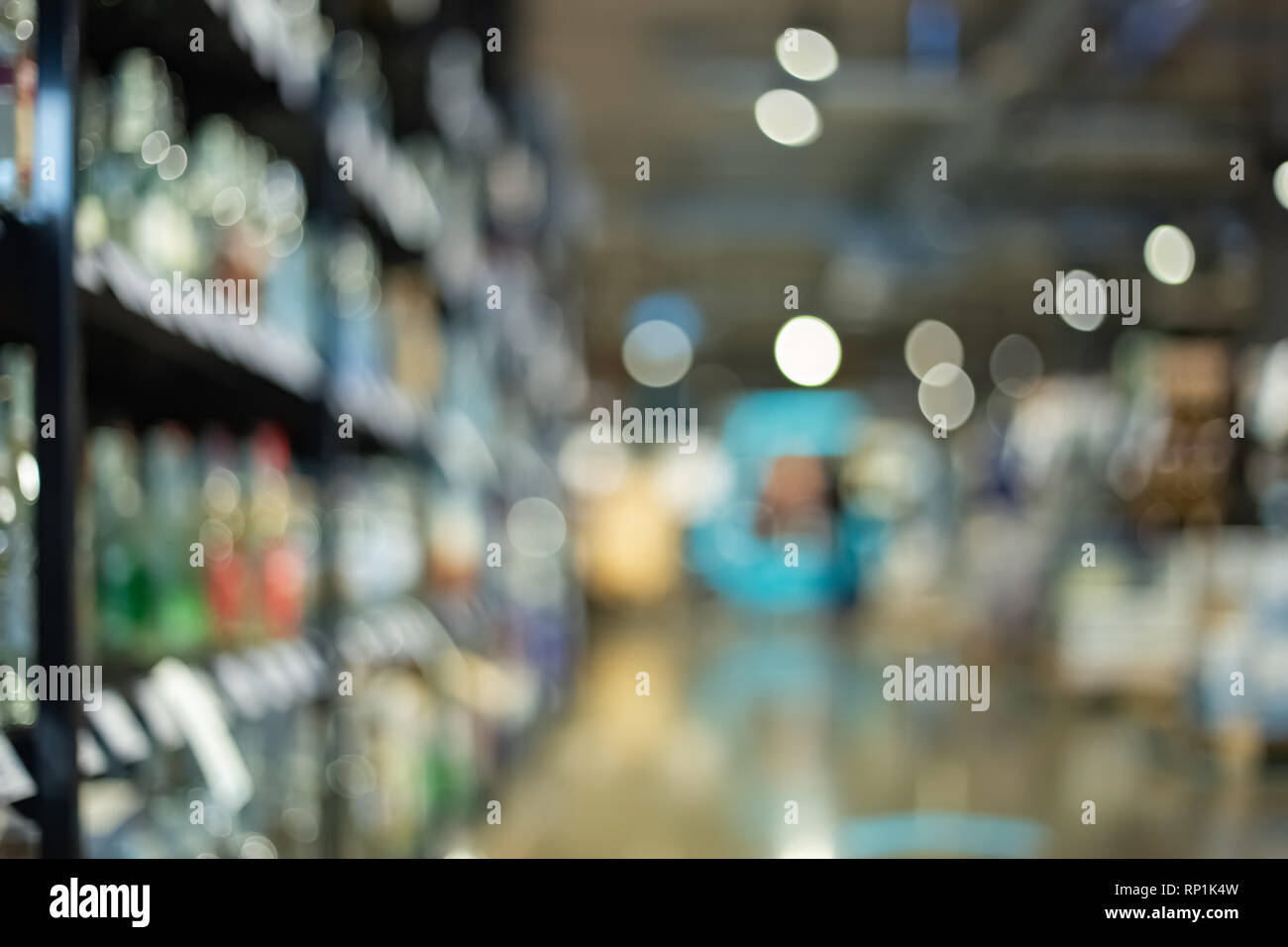 Blurry liquor store. Defocused alcohol shop background Stock Photo - Alamy