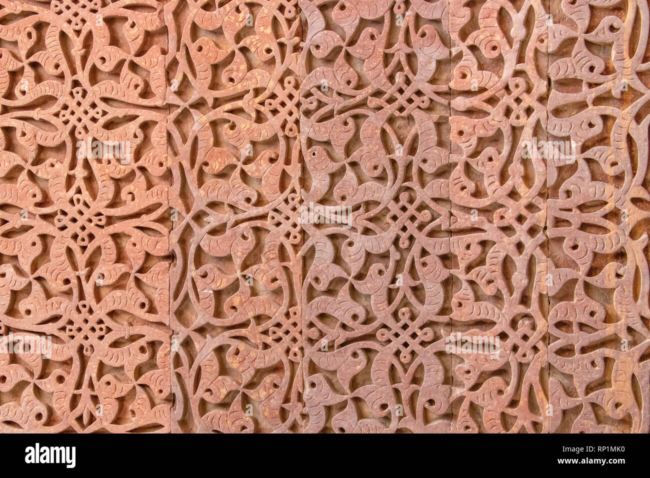 Wall of Qutub Minar, carving in Sufi style of Islamic calligraphy ...