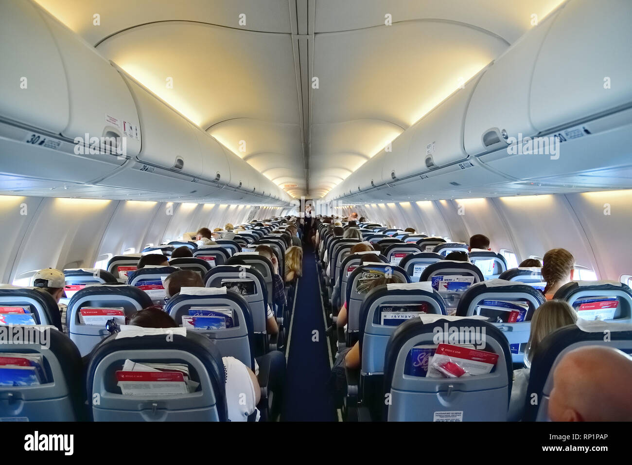 Boeing 737 cabin hi-res stock photography and images - Alamy
