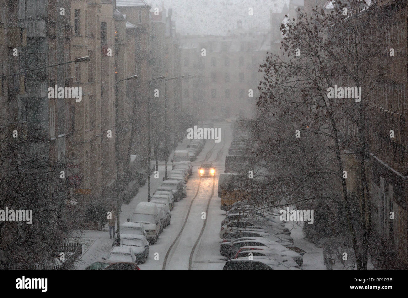 Snowfall 01 hi-res stock photography and images - Alamy