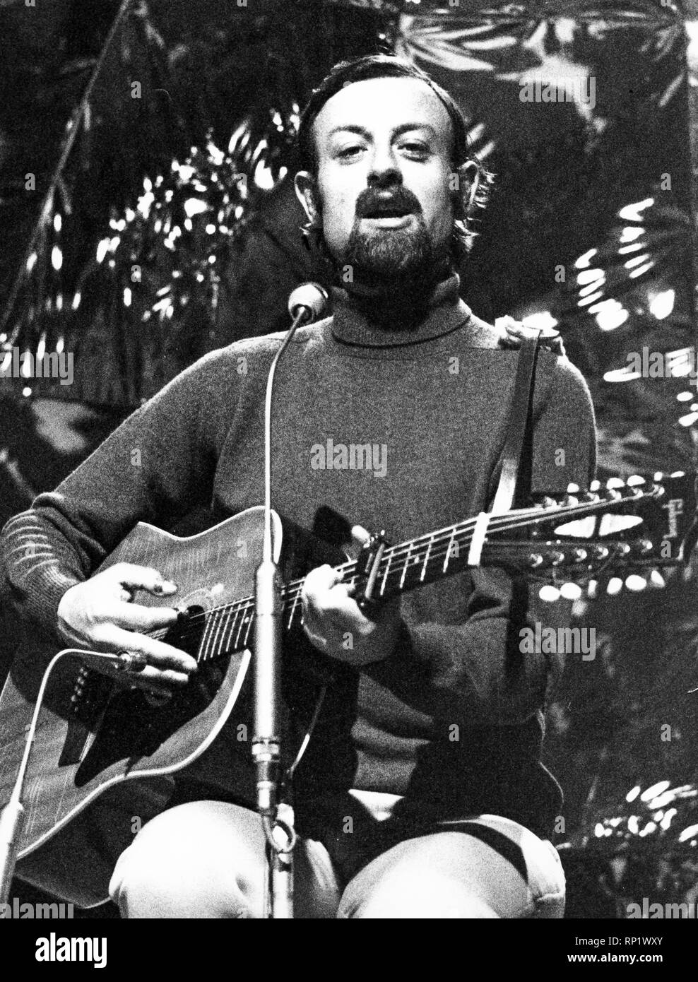 Roger whittaker singer hi-res stock photography and images - Alamy