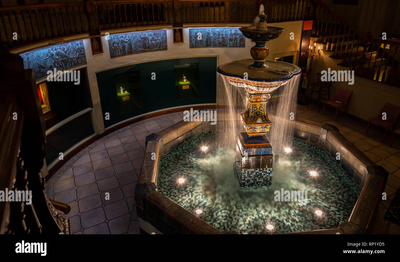Indoor fountain hi-res stock photography and images - Alamy