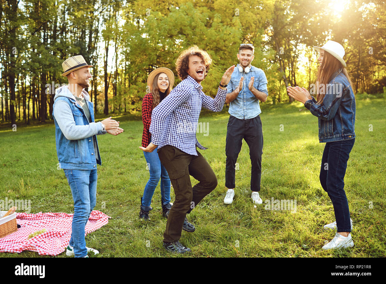 Group of women friends dancing hi-res stock photography and images - Alamy