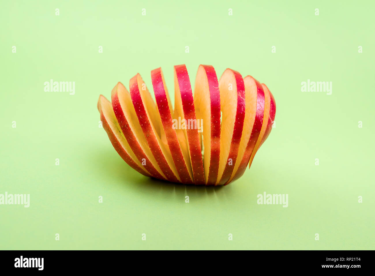 Apple slices circles hi-res stock photography and images - Alamy