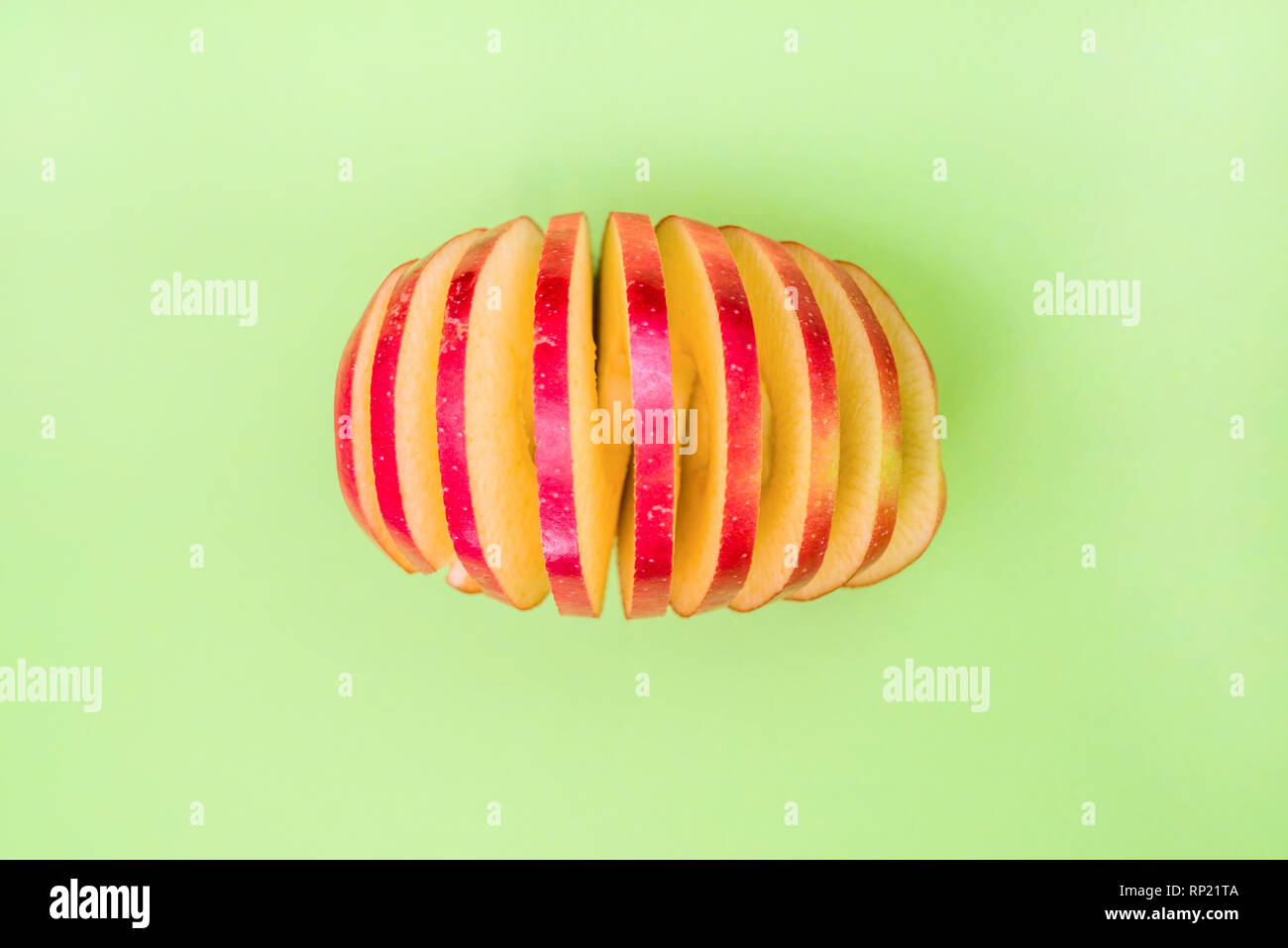 Apple slices circles hi-res stock photography and images - Alamy