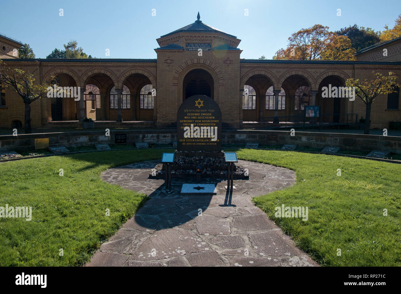 Weissensee jewish cemetery hi-res stock photography and images - Alamy