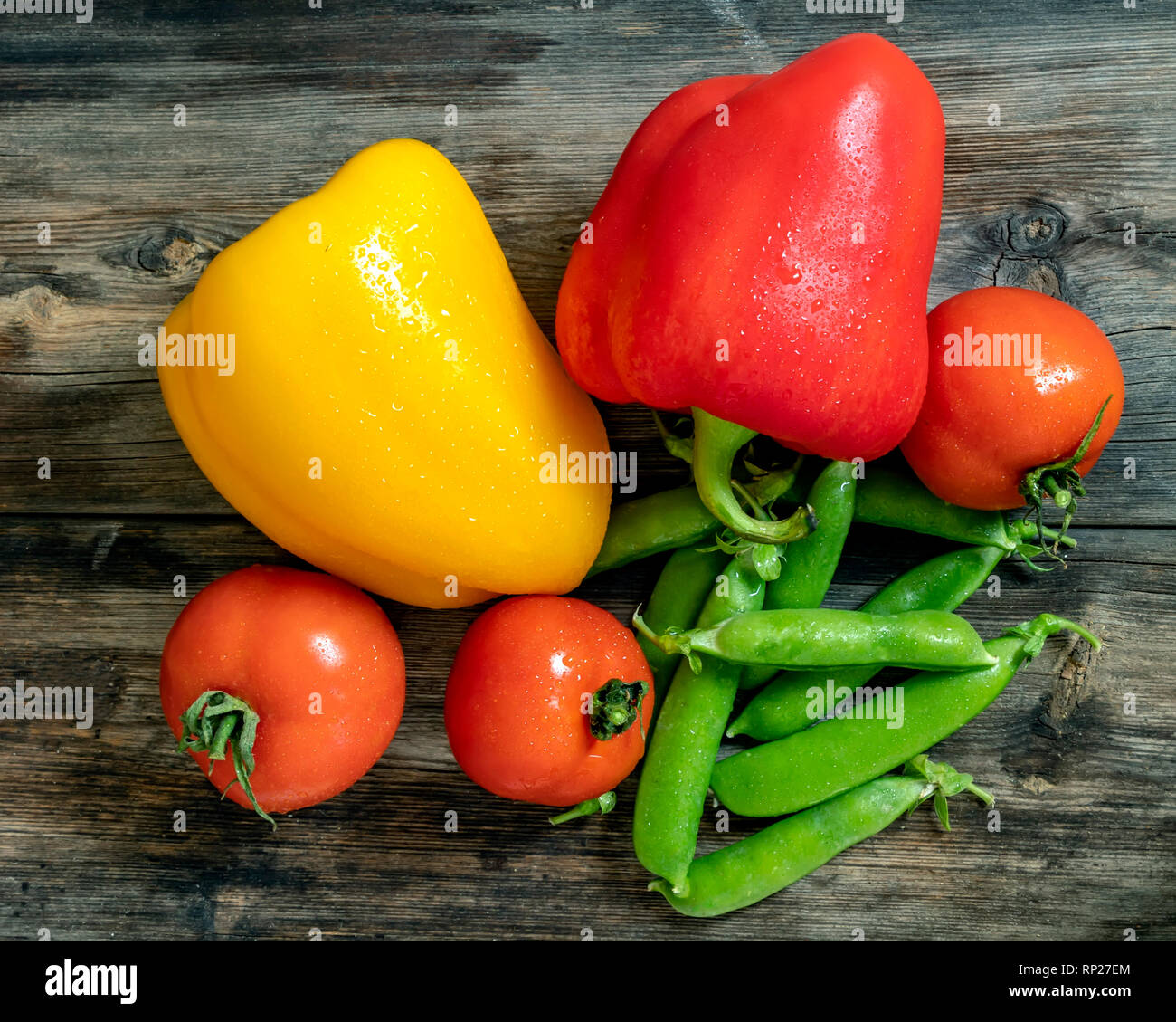 Yellow pea pod hi-res stock photography and images - Alamy