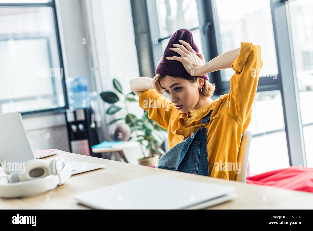 Confused girl using laptop hi-res stock photography and images - Alamy