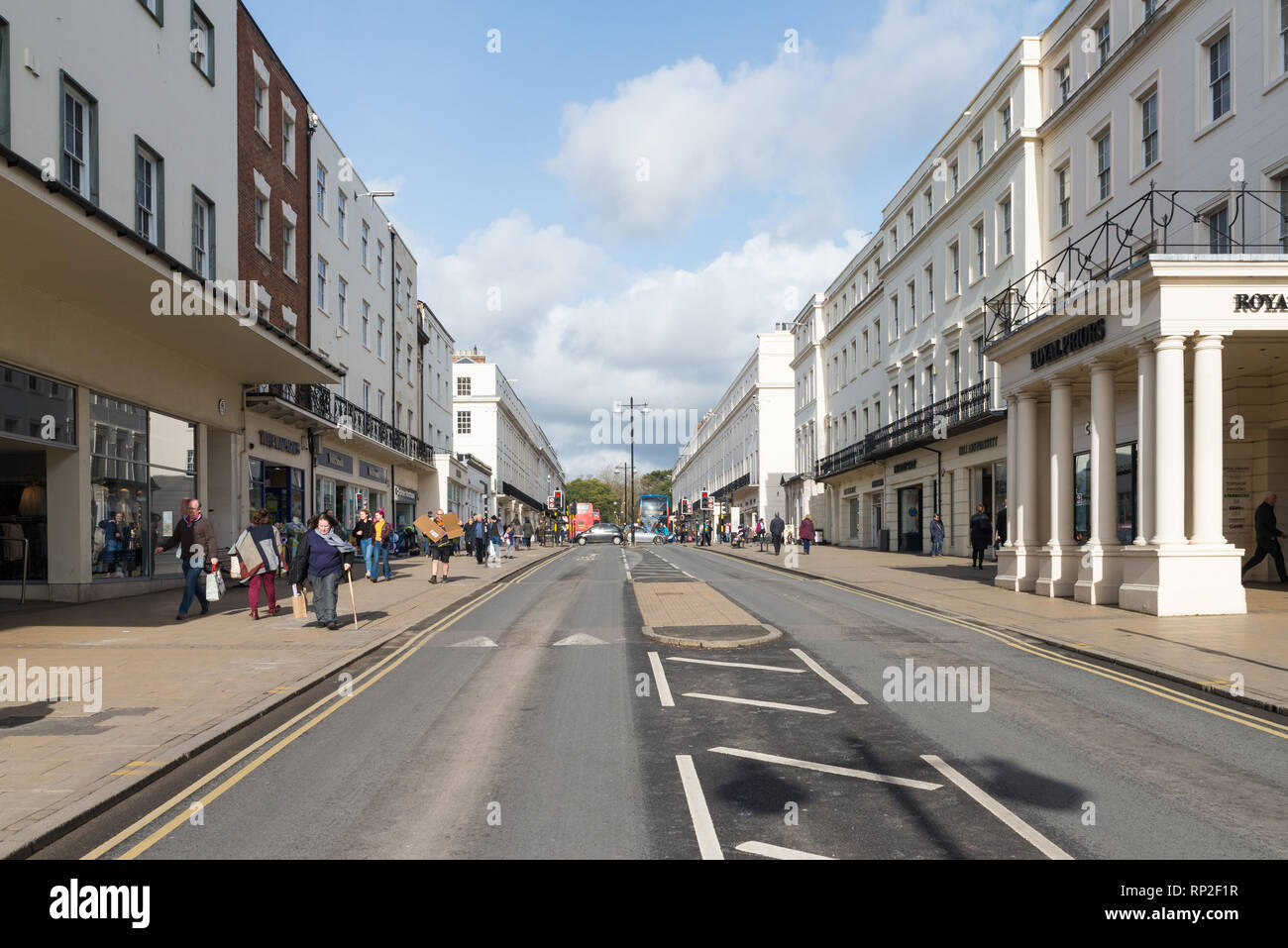 Shoppers leamington spa hi-res stock photography and images - Alamy