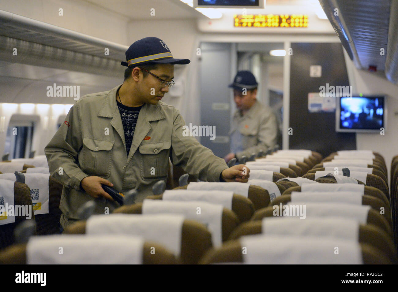 (190220) -- URUMQI, Feb. 20, 2019 (Xinhua) -- Machinist Chen Xusheng ...