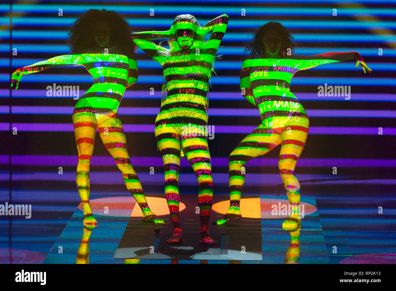 Berlin, Germany. 20th Feb, 2019. Singer Aly Ryan (M) performs with ...