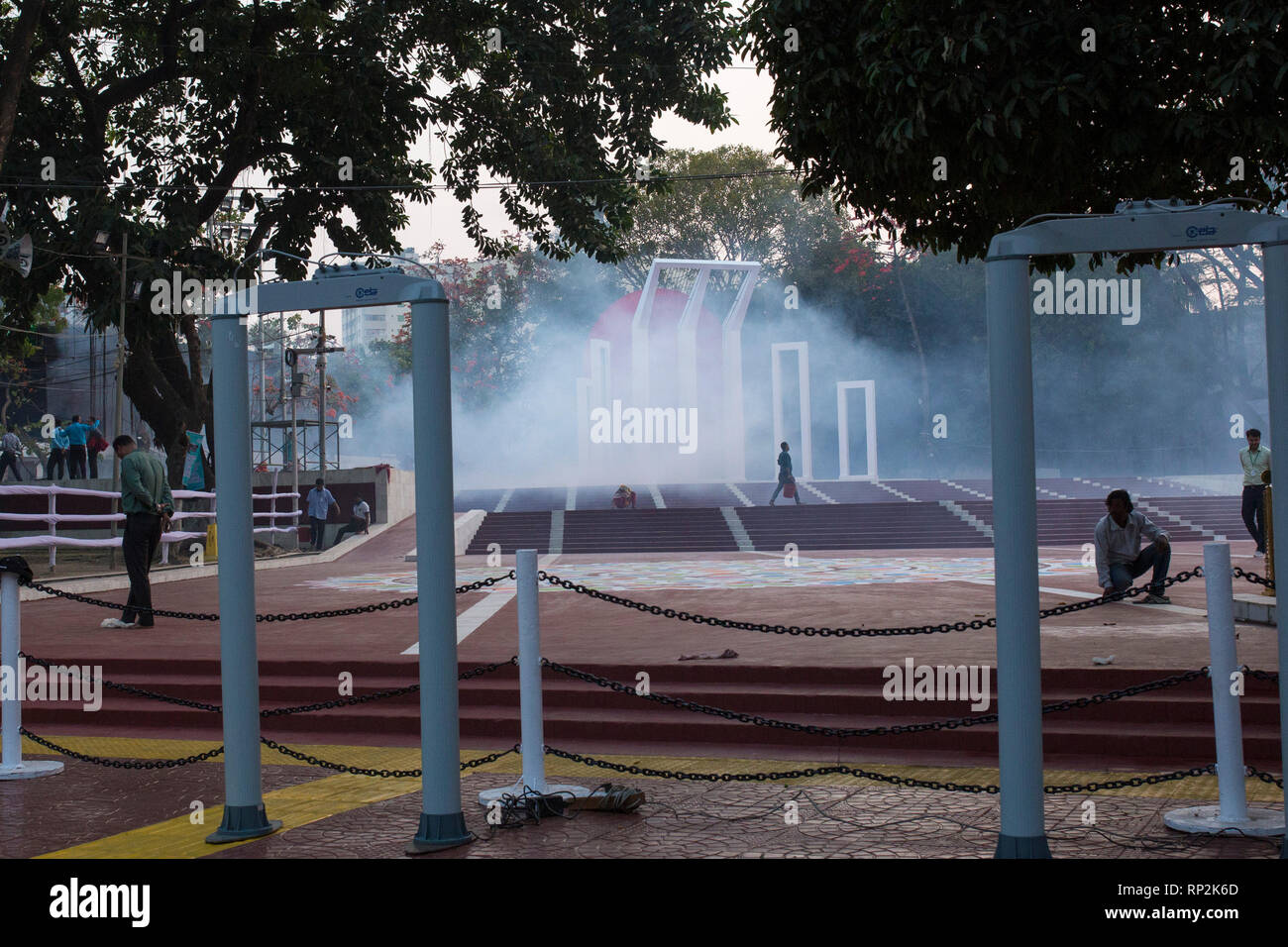 Dhaka, Bangladesh. 20th Feb, 2019. Preperation of the language matyrs ...