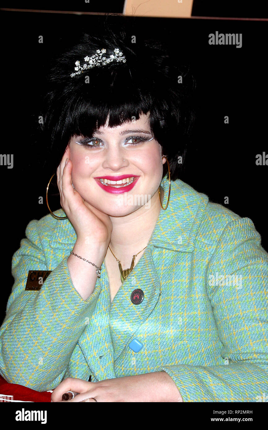 Kelly osbourne 2002 hi-res stock photography and images - Alamy