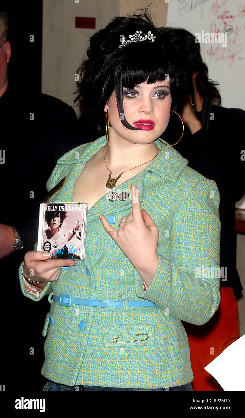 Kelly osbourne 2002 hi-res stock photography and images - Alamy