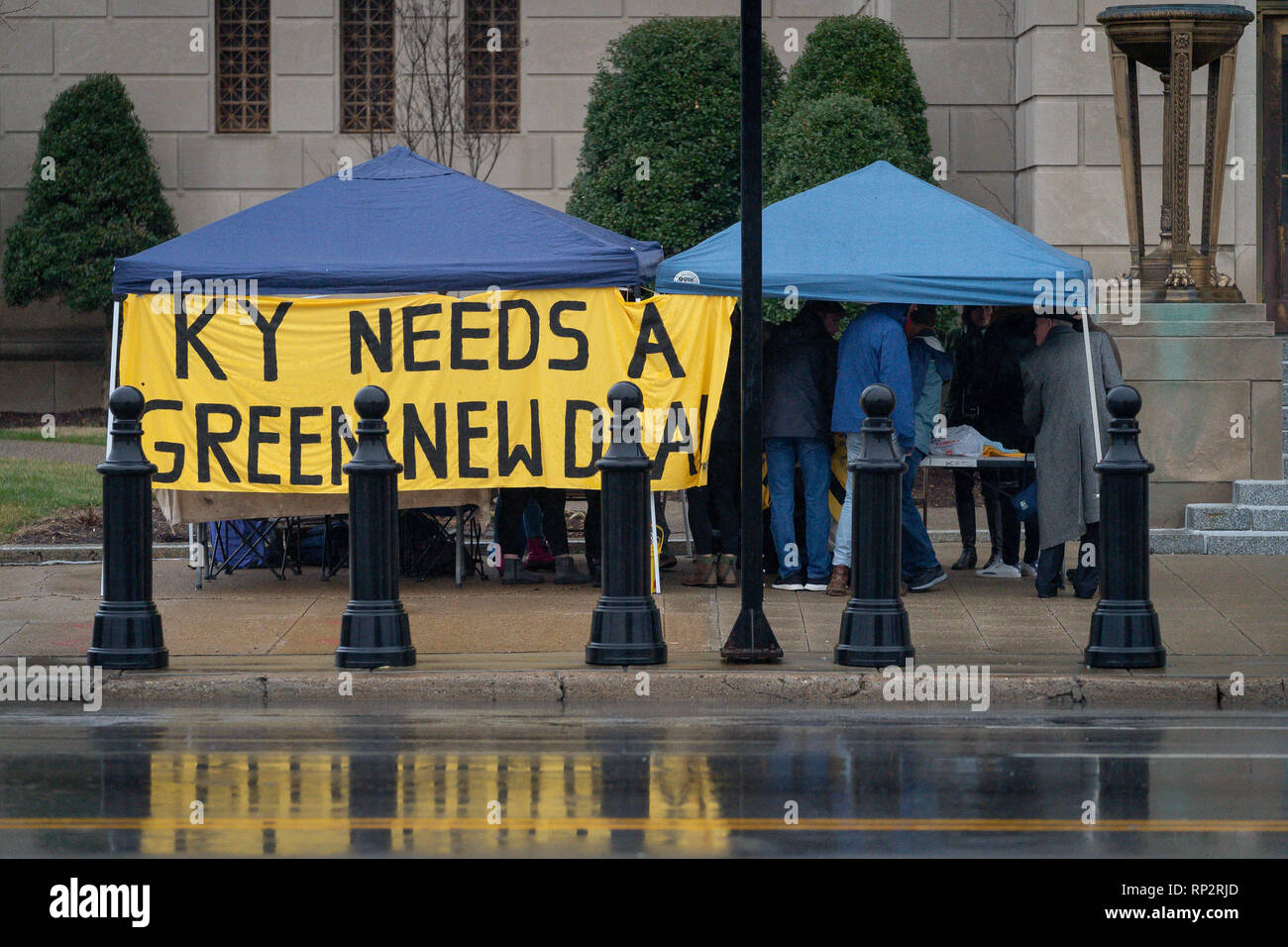 Sunrise movement green new deal hi-res stock photography and images - Alamy
