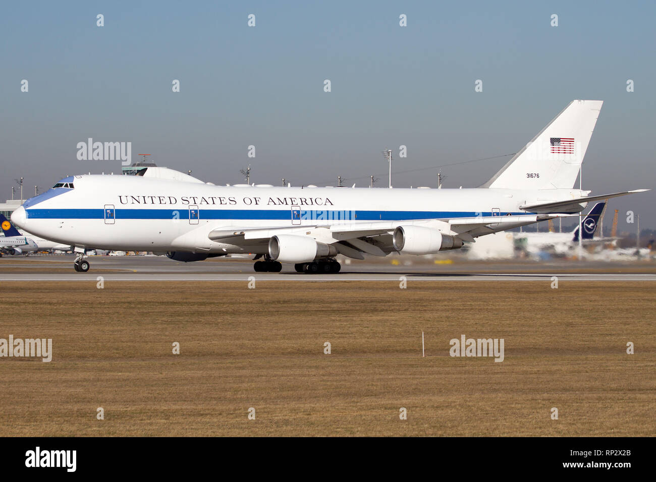E 4b aircraft hi-res stock photography and images - Alamy