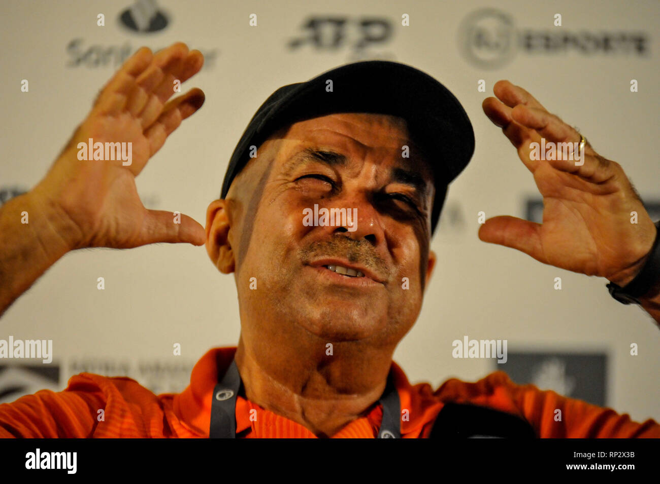 Rio De Janeiro, Brazil. 20th Feb, 2019. Collective of the honoree Lari ...