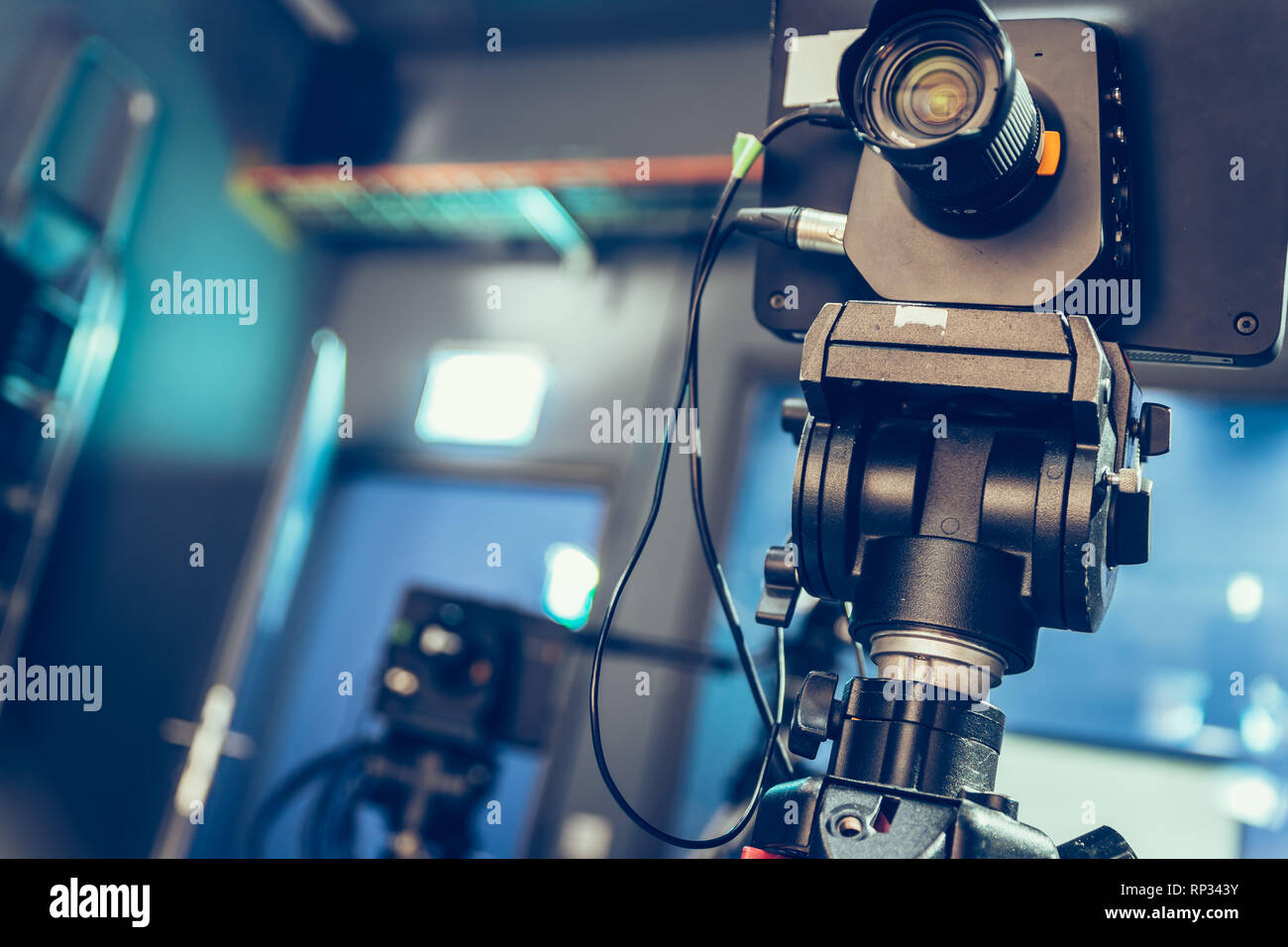 Tv broadcasting studio hi-res stock photography and images - Alamy
