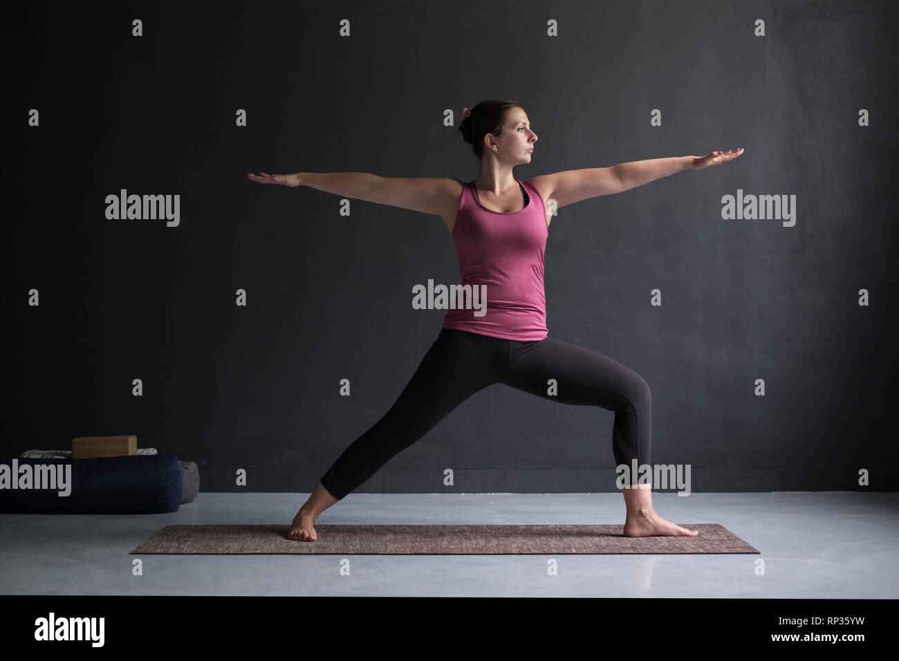 Female model standing pose hi-res stock photography and images - Alamy