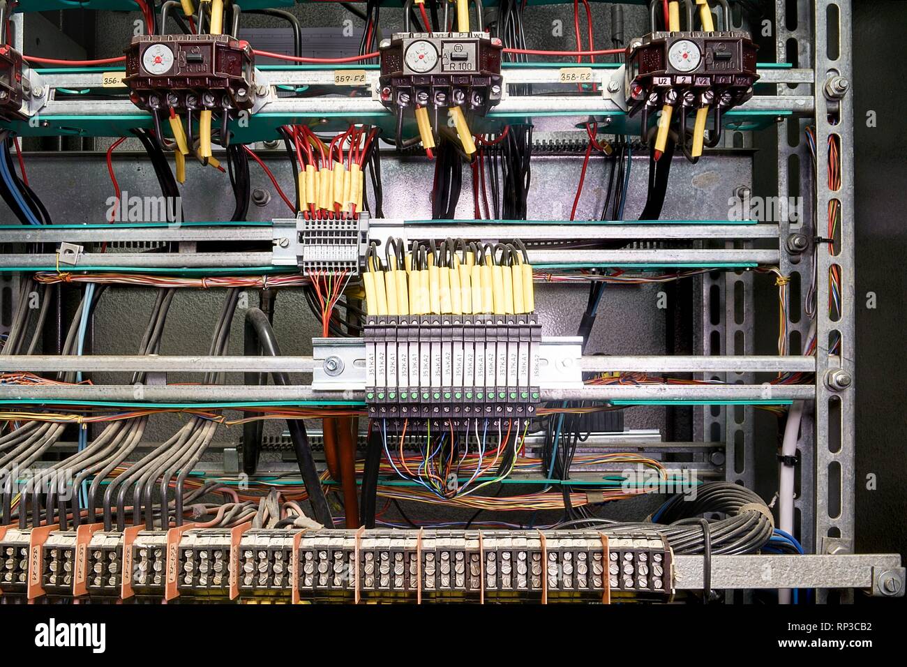 Contactors and safety relays for emergency stop monitoring in control ...