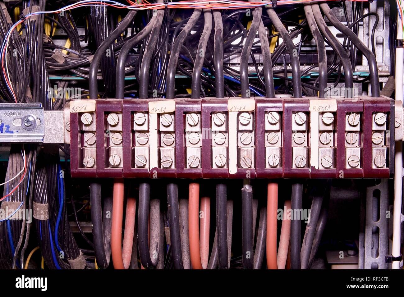 Terminal block clamp hi-res stock photography and images - Alamy